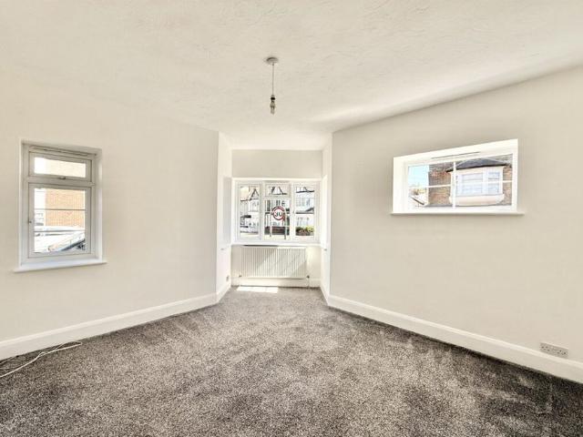 2 bed Flat Fairleigh Court, Fairleigh Drive, Leigh on Sea, SS9