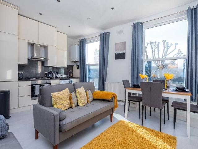 2 Bed Flat, Fernhead Road, W9