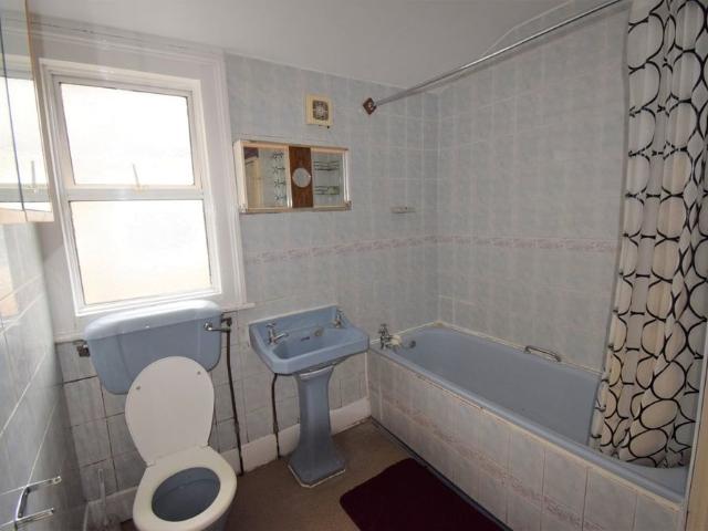 2 Bed Flat, First Avenue, E12