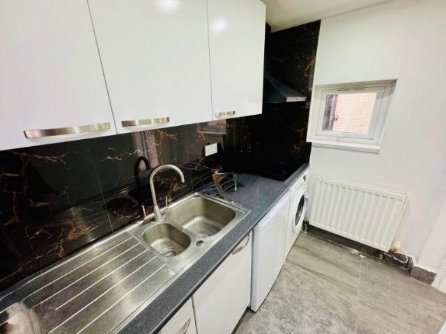2 Bed Flat, Firth Mount, LS11