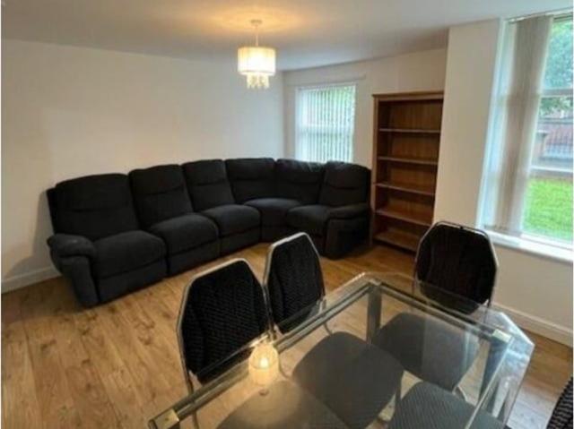 2 Bed Flat, Fitzwilliam Court, M14