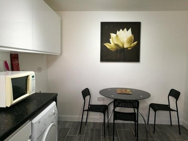 2 Bed Flat, Flamingo Court, SE8