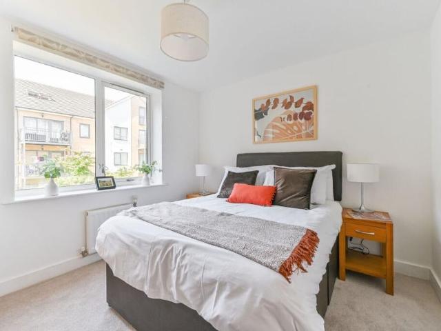 2 Bed Flat, Flour Millers House, E14