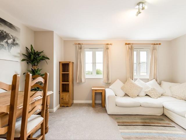 2 Bed Flat, Floyer Close, TW10