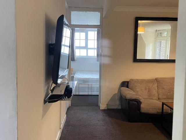 2 Bed Flat, Follingham Court, N1