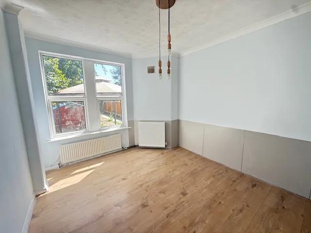 2 Bed Flat for RENT, N9 MoveHome