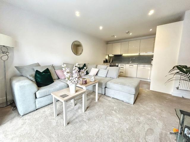 2 Bed Flat For Rent at Chequers Avenue, High Wycombe, HP11, United_kingdom