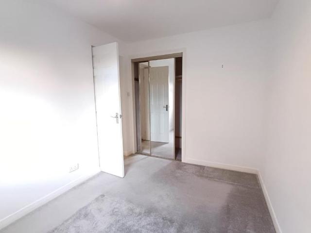 2 bed flat for rent in Maybury