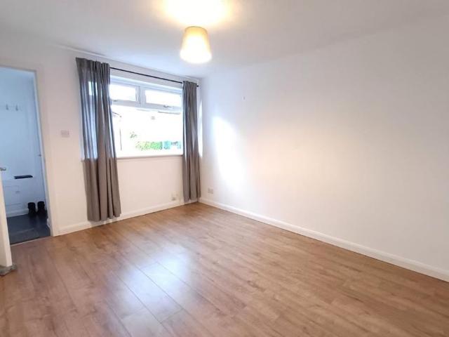 2 bed flat for rent in Maybury