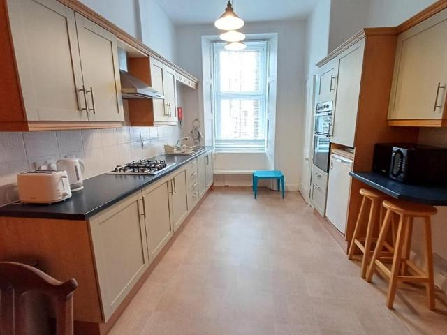 2 bed flat for rent in Merchiston