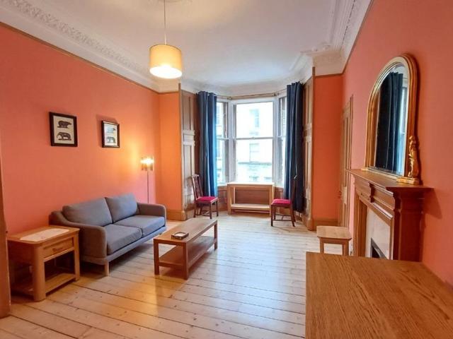 2 bed flat for rent in Merchiston