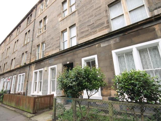 2 bed flat for rent in Newington
