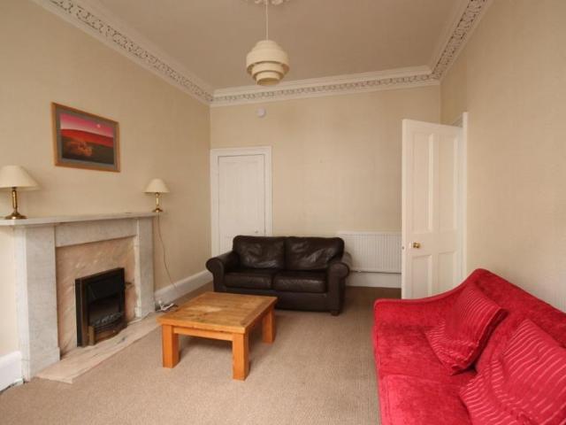 2 bed flat for rent in Newington
