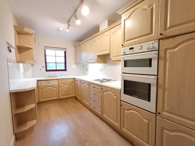 2 bed flat for rent in Orchard Brae