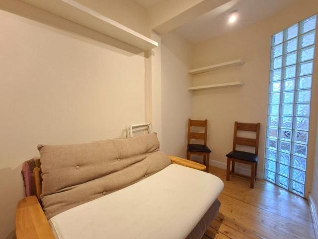 2 bed flat for rent in Blacket