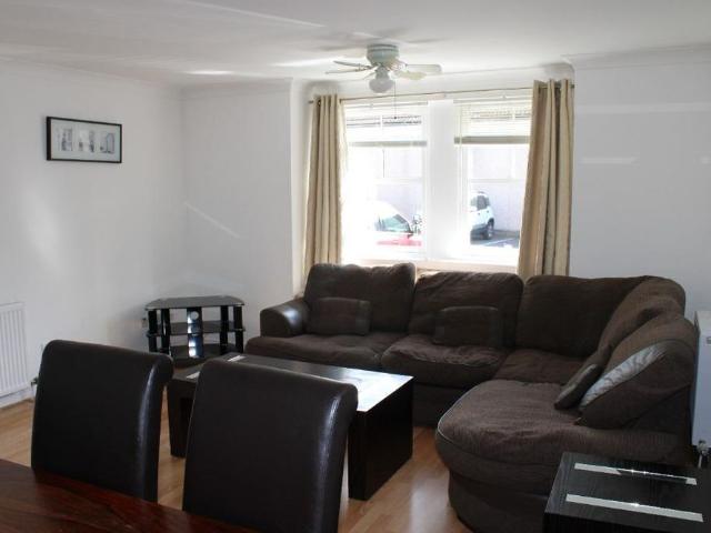 2 bed flat for rent in Restalrig
