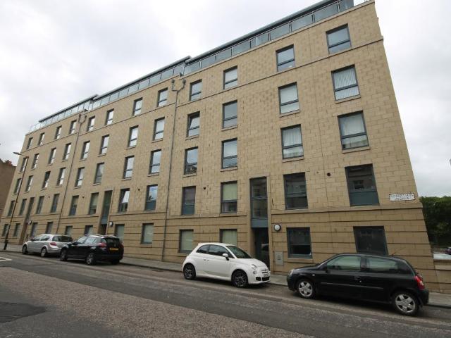 2 bed flat for rent in Slateford