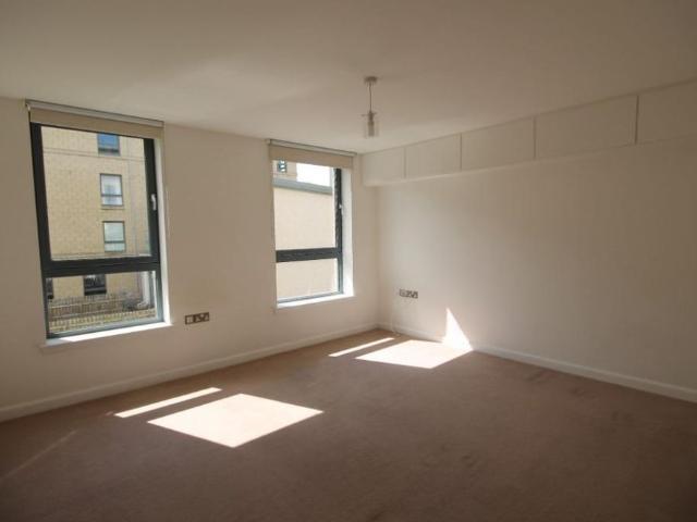 2 bed flat for rent in Slateford