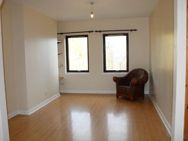 2 bed flat for rent in The Shore