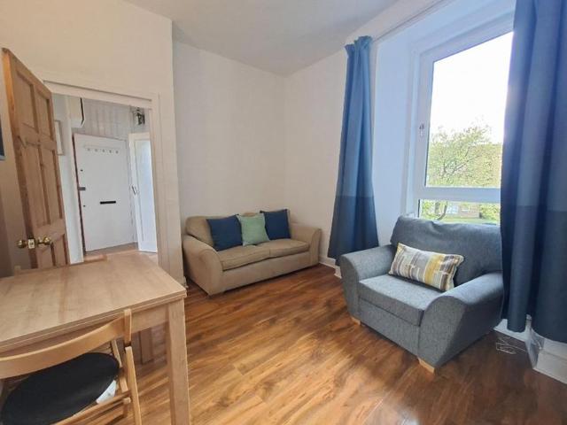 2 bed flat for rent in The Shore