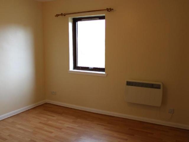 2 bed flat for rent in The Shore