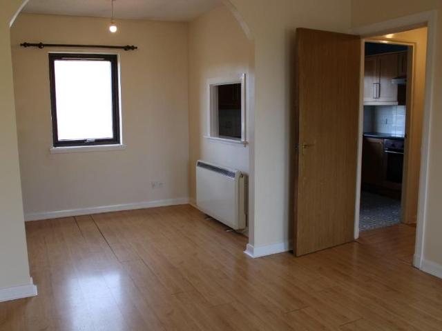 2 bed flat for rent in The Shore