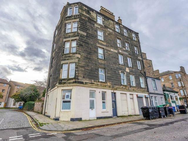 2 bed flat for rent in The Shore