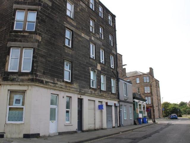 2 bed flat for rent in The Shore