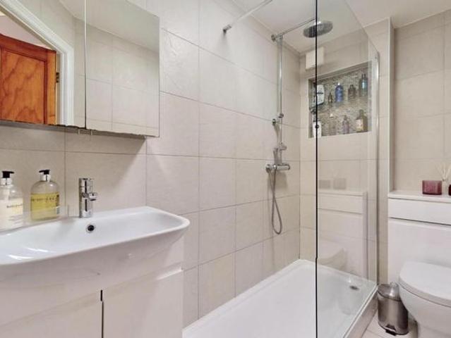 2 bed flat for sale in Overton Drive, RM6, Romford