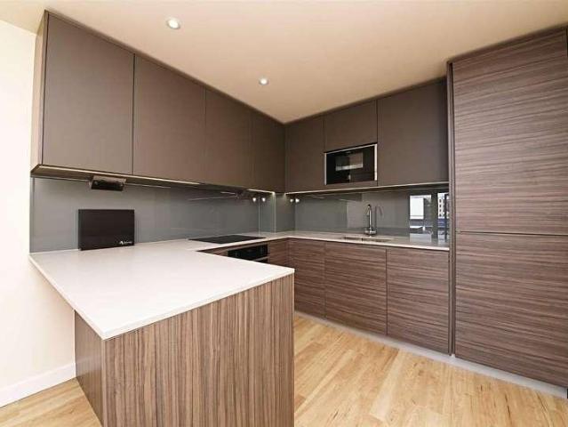 2 bed flat for sale in Beaufort Square, NW9, London