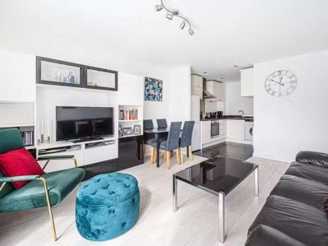2 bed flat for sale in Charcot Road, NW9, London