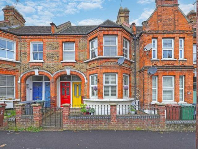 2 bed flat for sale in Chingford Lane, IG8, Woodford Green