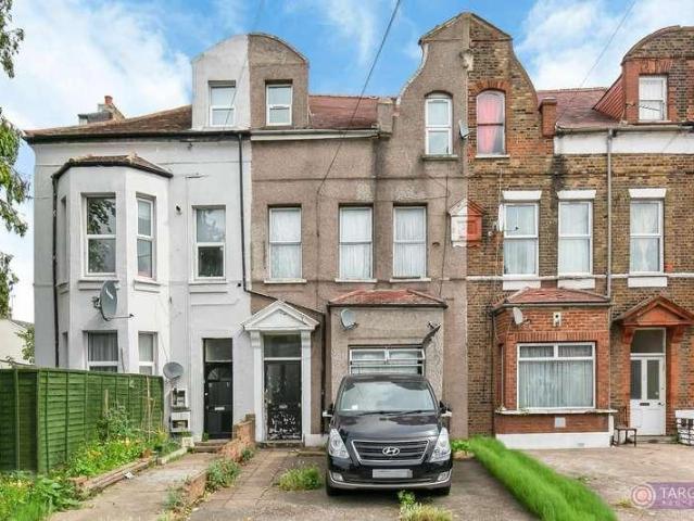 2 bed flat for sale in Church Street, N9, London