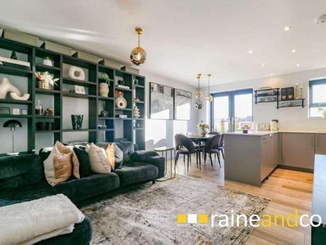 2 bed flat for sale in Great North Road, AL9, Hatfield