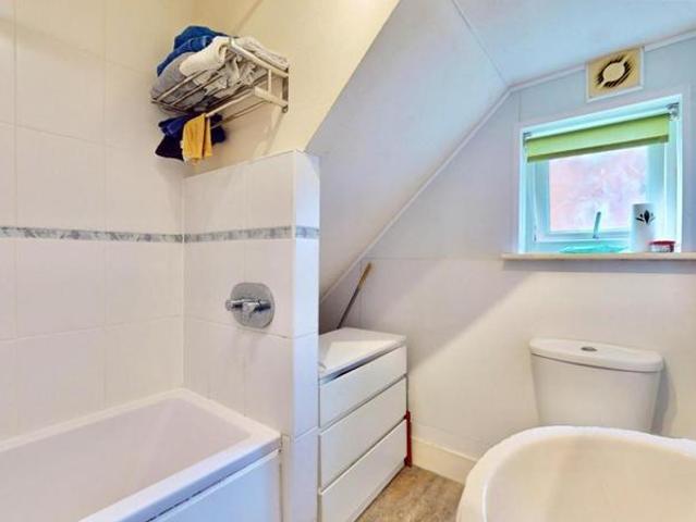 2 bed flat for sale in Pavement Mews, RM6, Romford