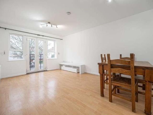 2 bed flat for sale in Rookery Way, NW9, London