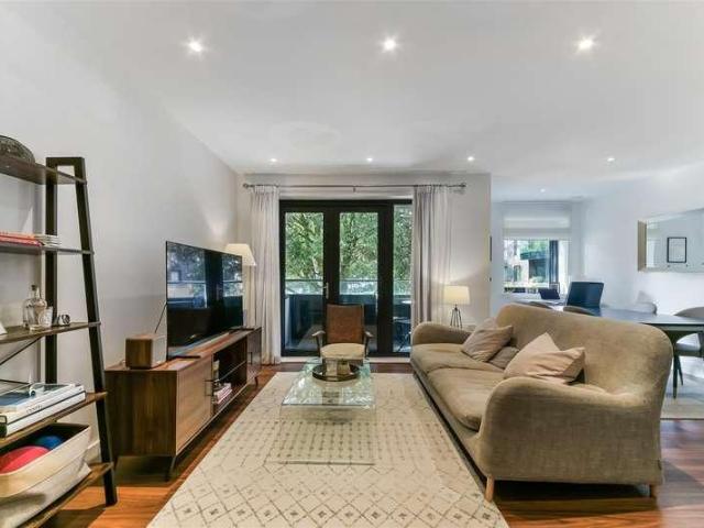 2 bed flat for sale in Skylark Court, SW15, London