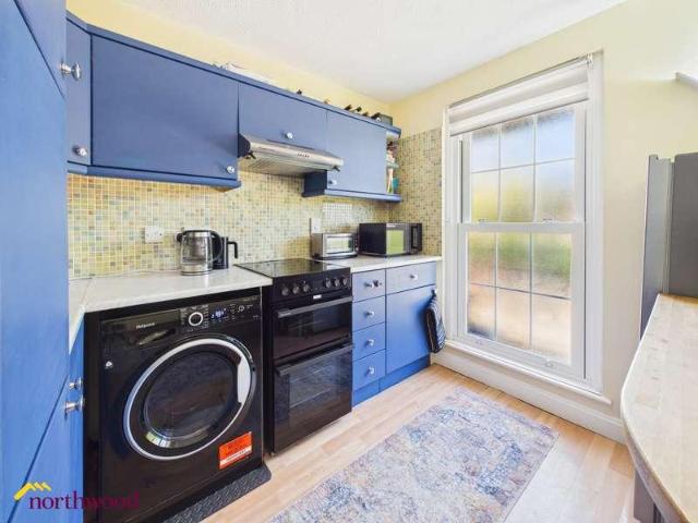 2 bed flat for sale