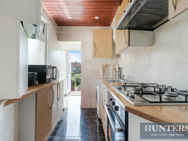 2 bed flat for sale