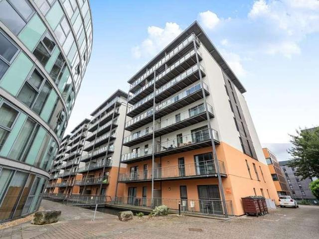2 bed flat for sale