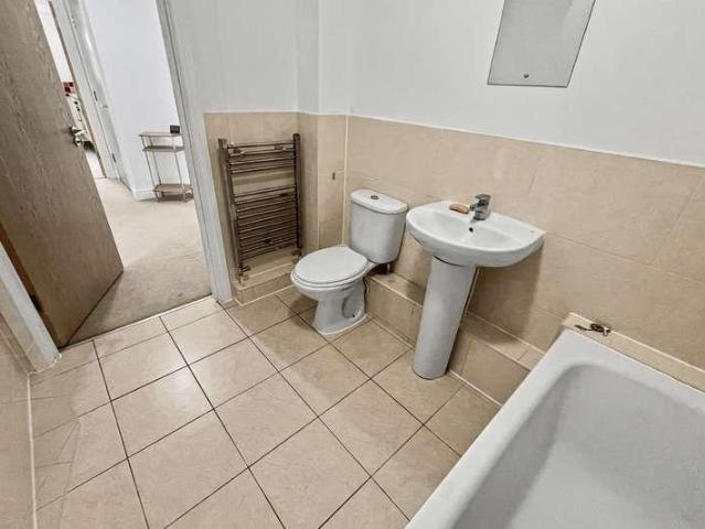 2 bed flat for sale
