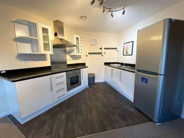 2 bed flat for sale