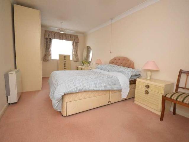 2 bed flat for sale