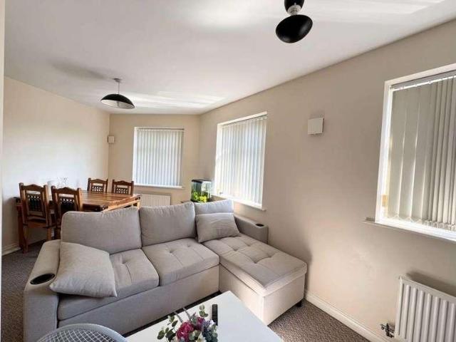 2 bed flat for sale