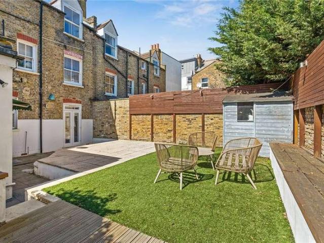 2 bed flat for sale