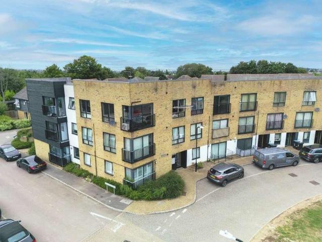 2 bed flat for sale