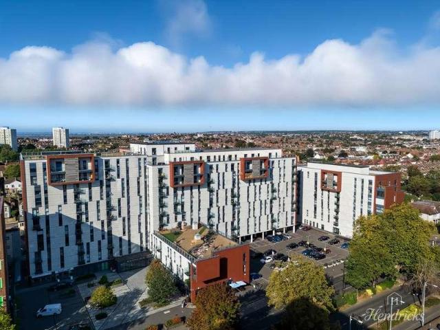 2 bed flat for sale