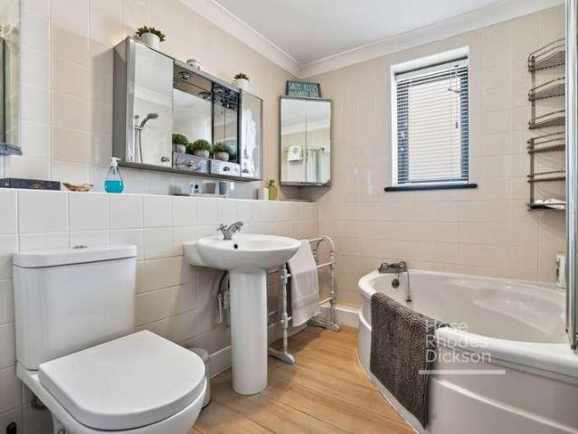 2 bed flat for sale