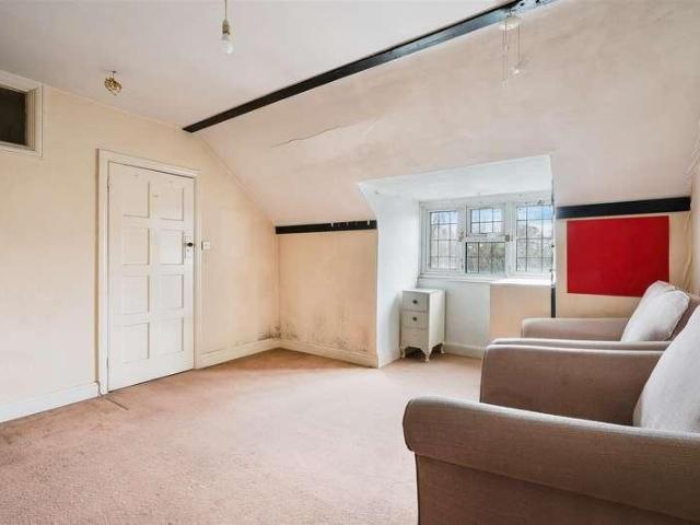 2 bed flat for sale