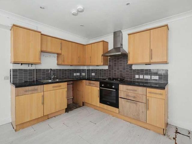 2 bed flat for sale